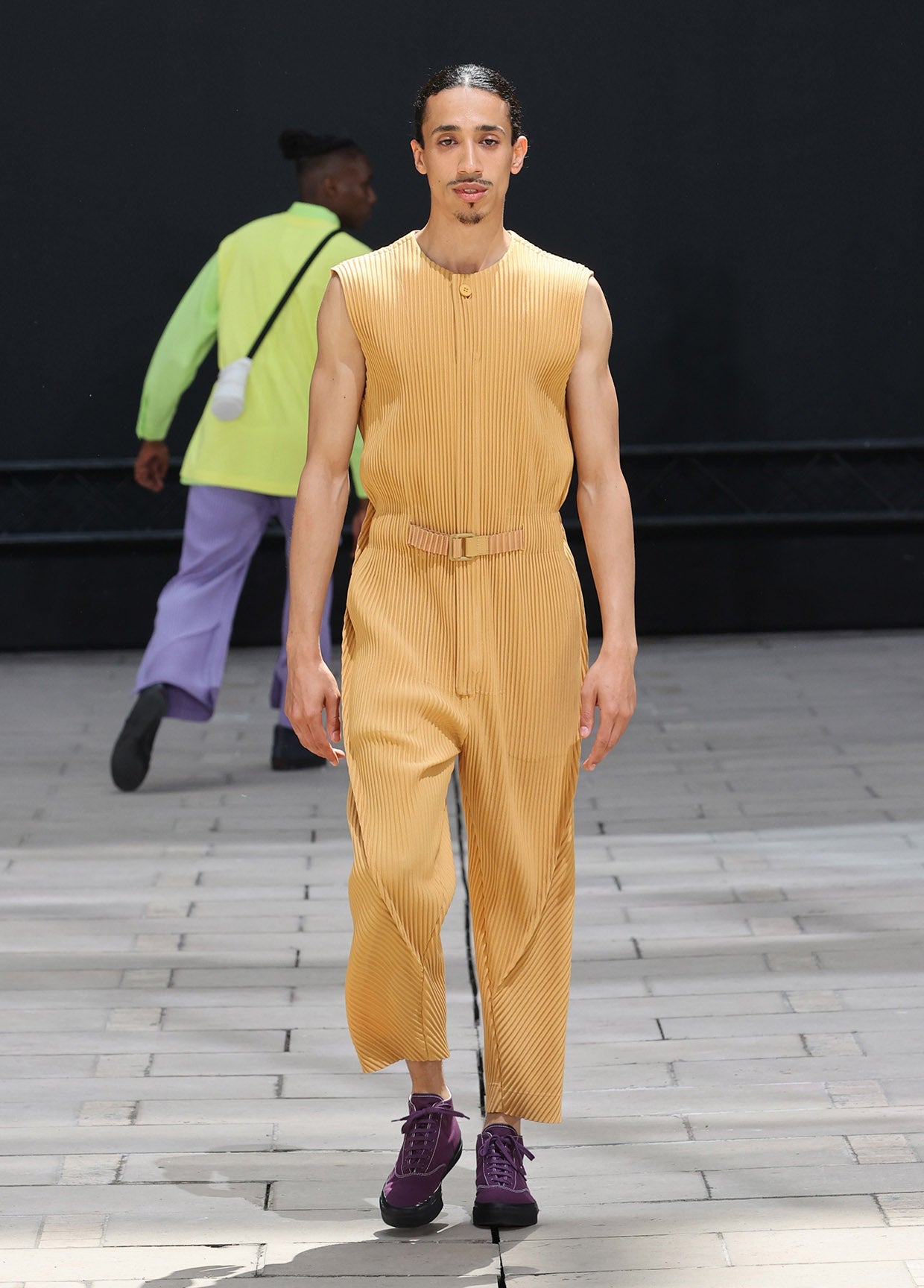 HOMME PLISSÉ ISSEY MIYAKE SPRING SUMMER 2023 コレクション21 – isseymiyake.com