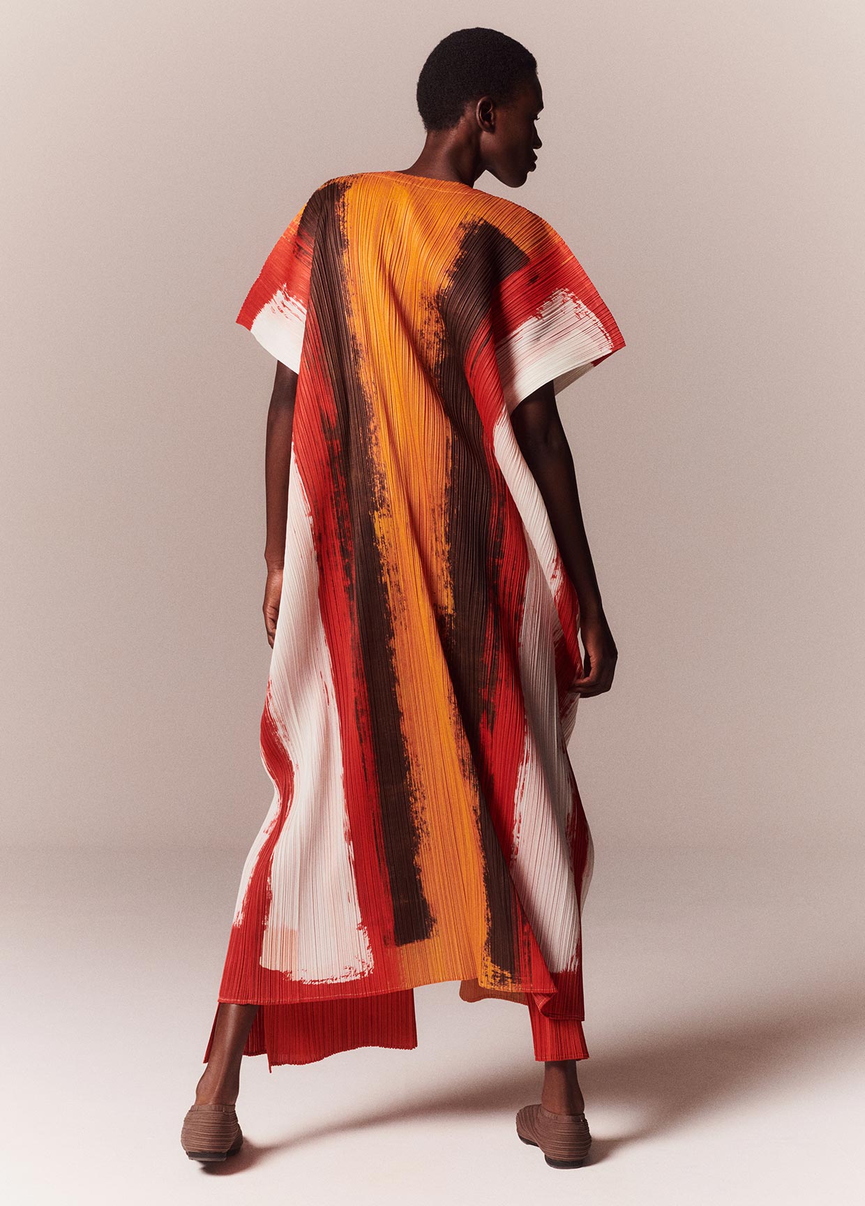 PLEATS PLEASE ISSEY MIYAKE LOOK 03 – isseymiyake.com