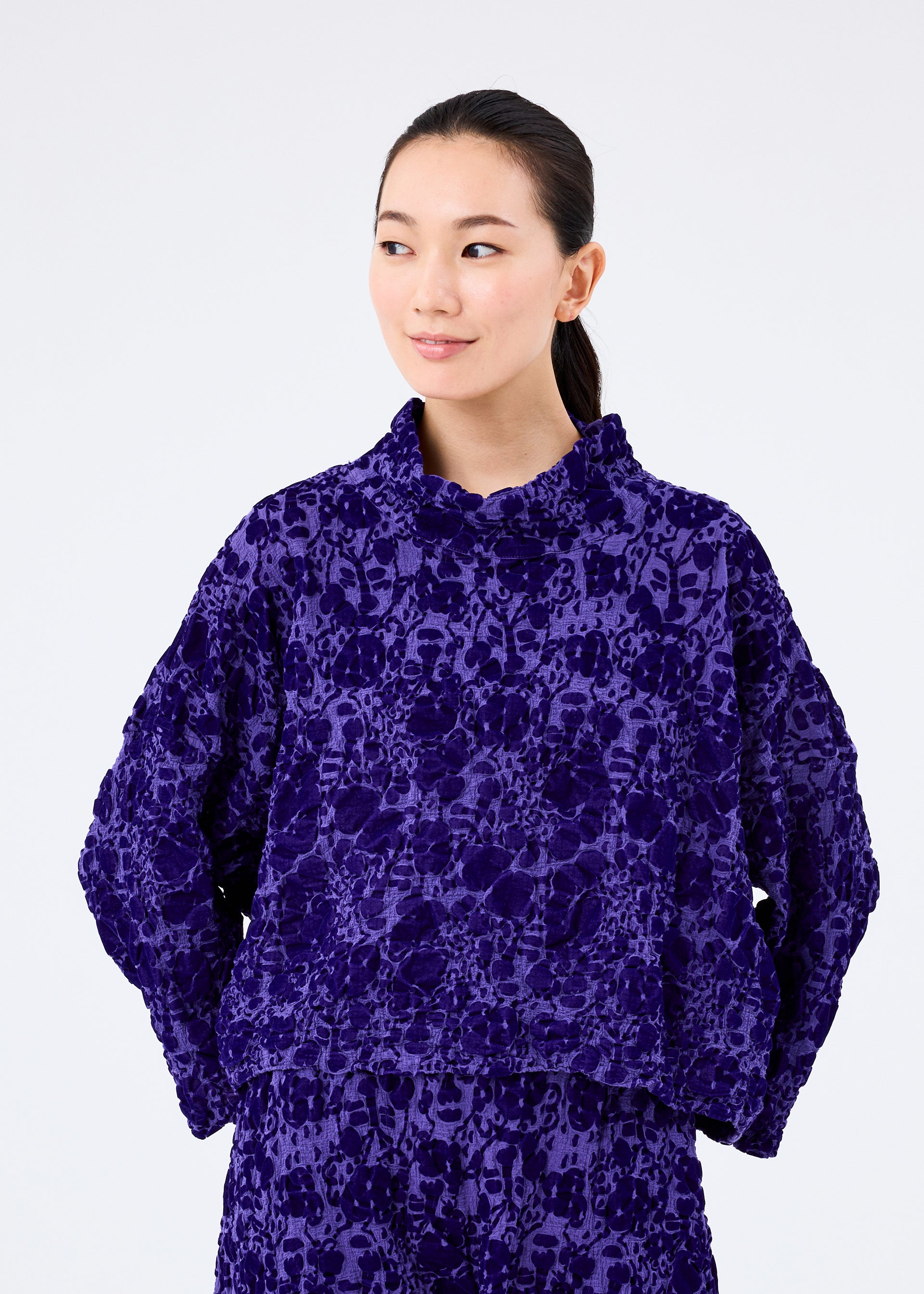 ウィメンズ／トップス – Page 7 – isseymiyake.com