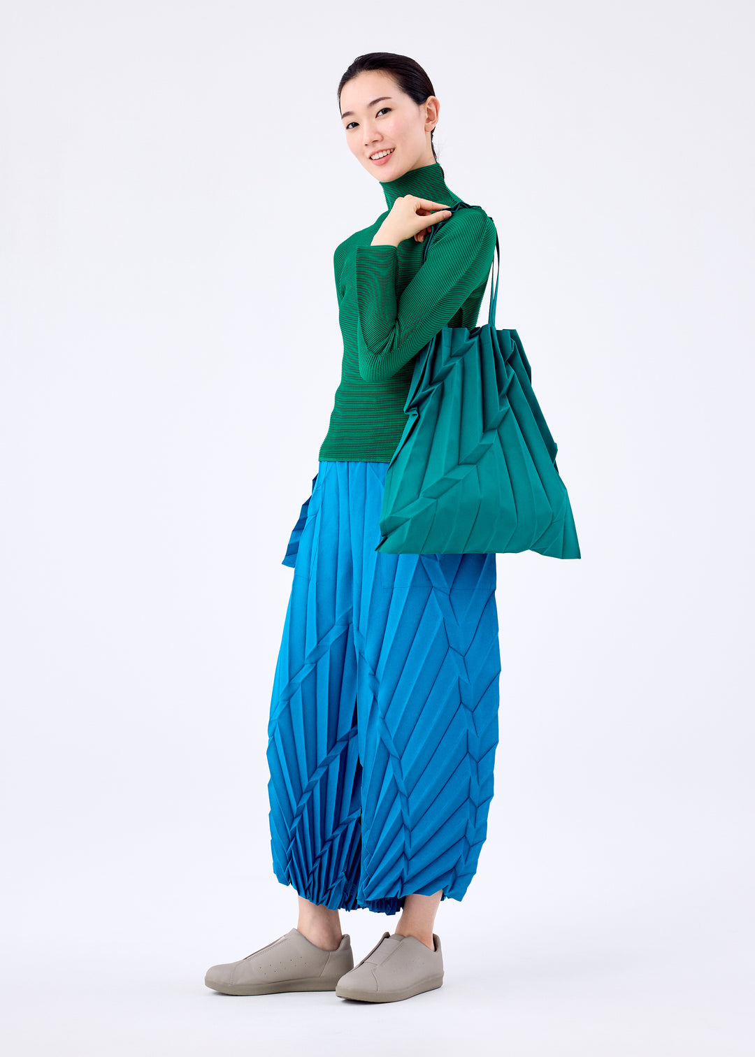 バッグ＆財布 – Page 3 – isseymiyake.com