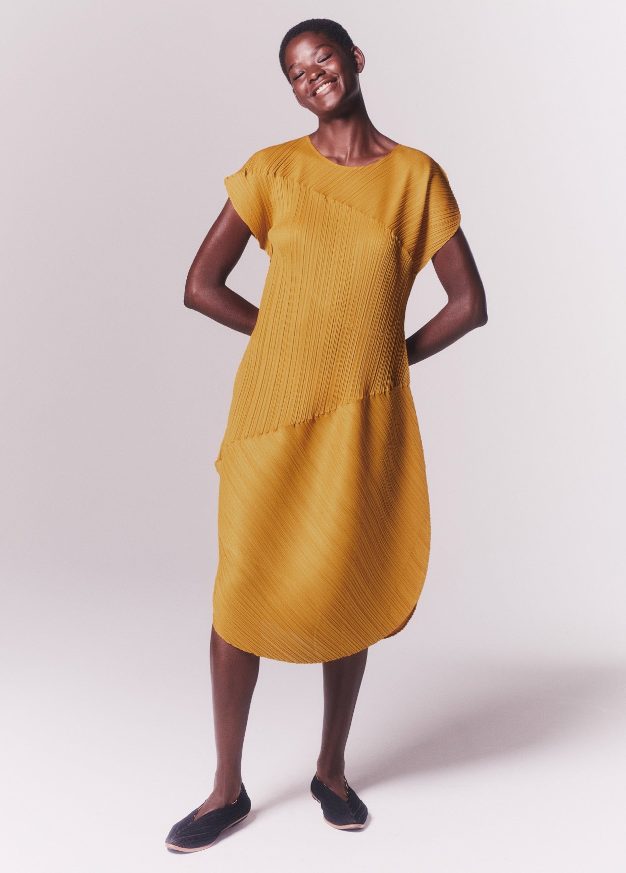 PLEATS PLEASE ISSEY MIYAKE ルック – isseymiyake.com